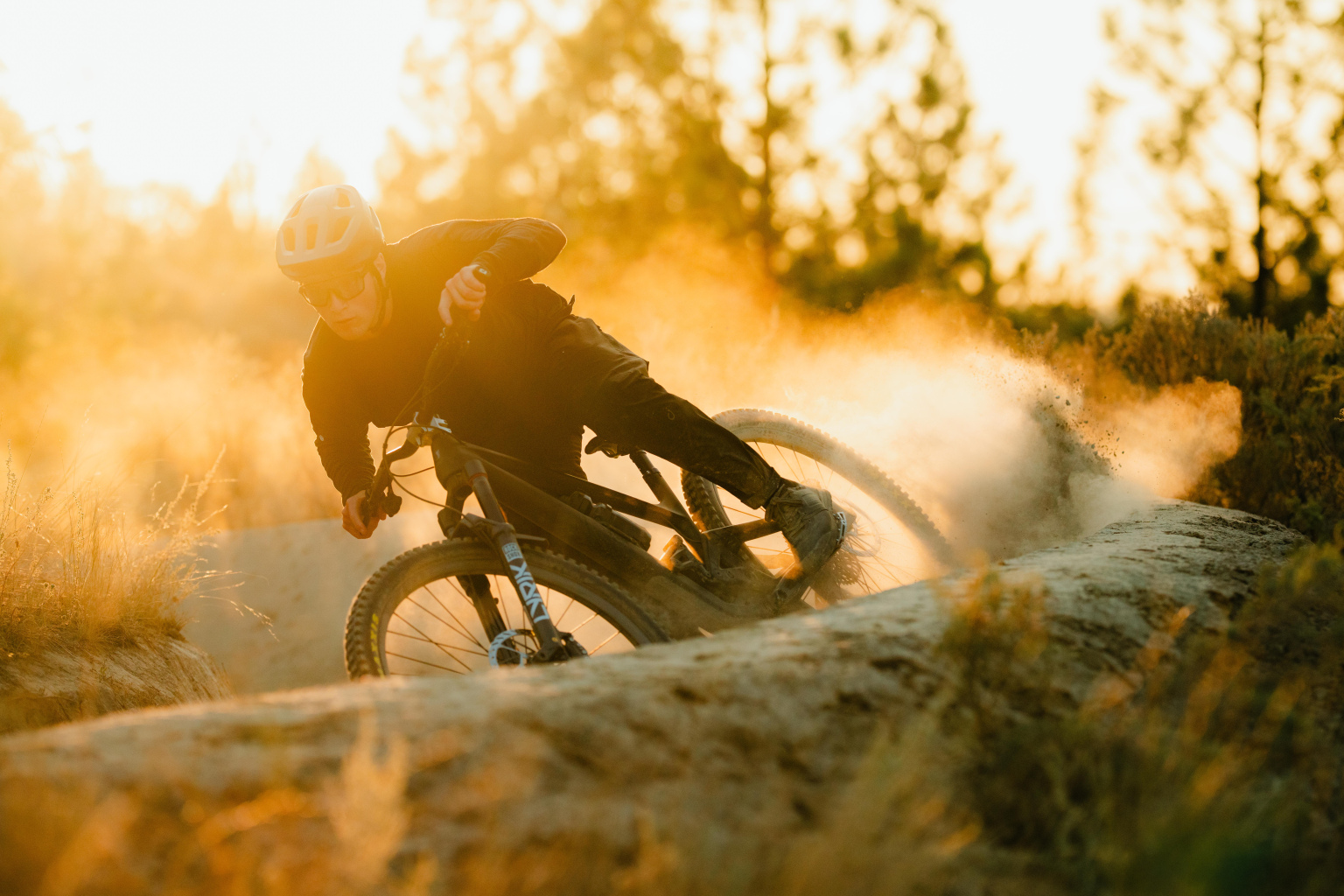 The Evil Offering v4 trail bike gets more travel and in-frame storage ...